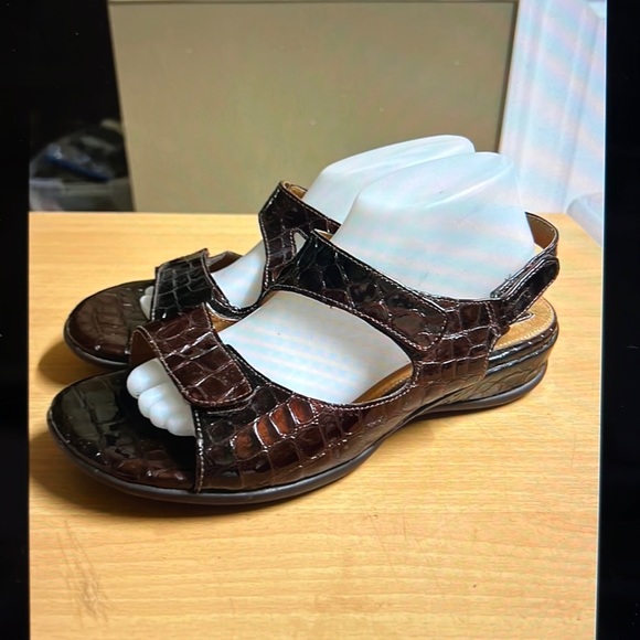 Cloudsteppers by Clarks | Shoes | Clarks Artisan Brown Croc Brown ...